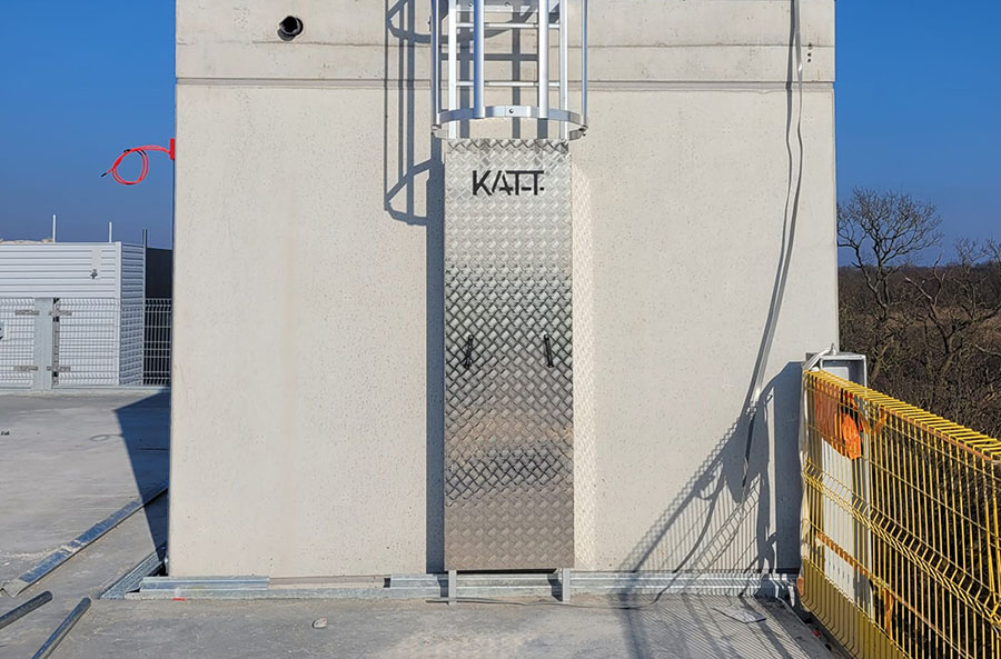 Fixed Access Ladders for Safe Roof Entry | Katt Safety